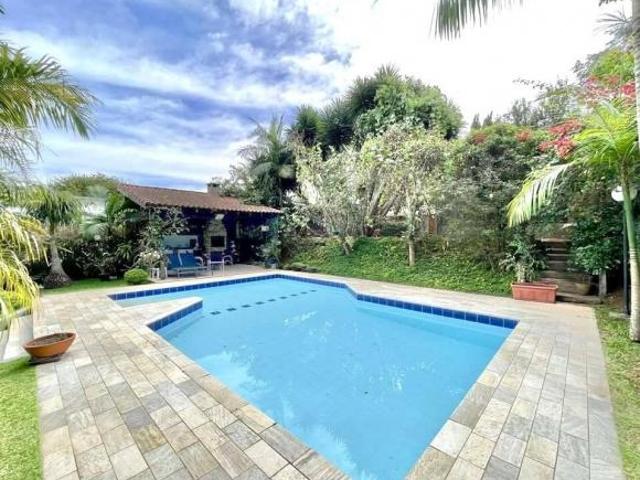 Linda casa em excelente localização na Fazendinha e com vista maravilhosa