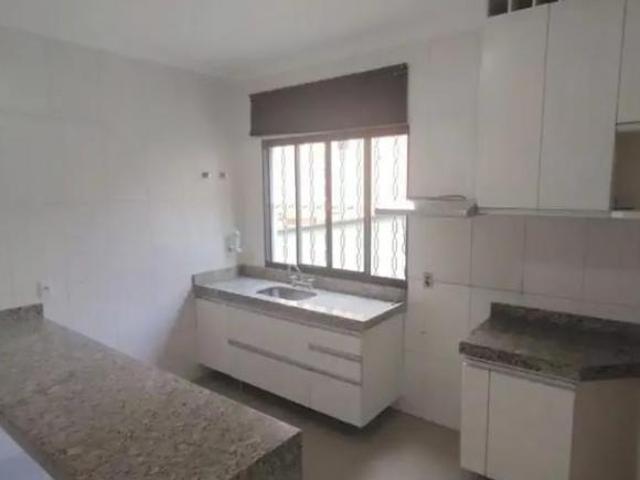 Linda casa em Itaim Paulista com 3 dormitórios bem localizado