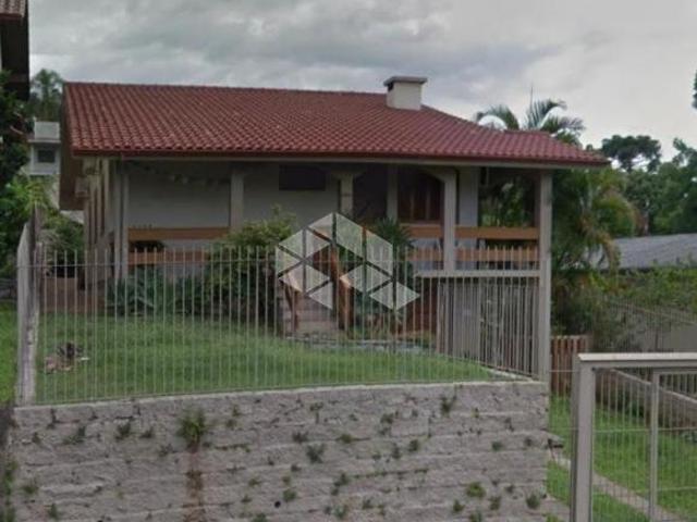 Linda casa em Ivoti, localizada no bairro Jardim do Alto, com 204m² de área construída em um terreno