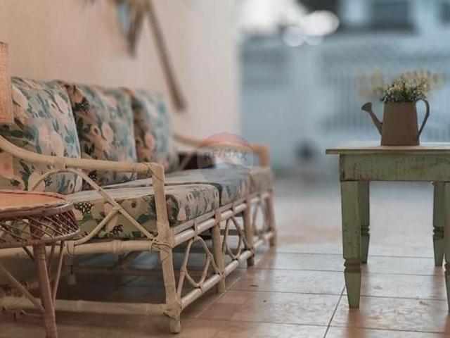 Linda casa em Peruíbe com 3 dormitórios, edícula e área gourmet, próximo ao mar