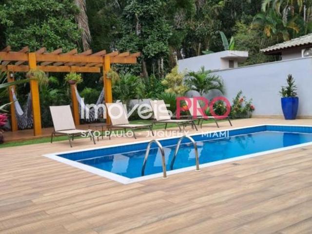 Linda casa em Riviera de São Lourenço com 4 dormitórios e piscina
