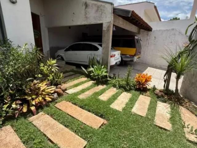 Linda casa em ótima localização