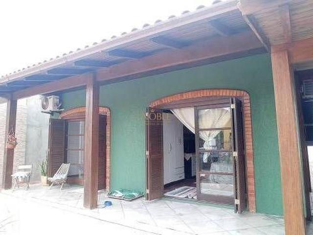 Linda casa em torres, próxima ao centro