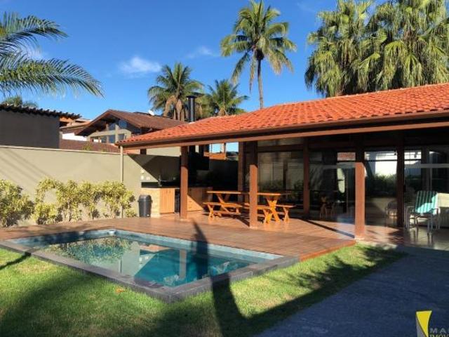 Linda Casa, Espaçosa e Impecável, no Condominio Pedra Verde Lázaro!