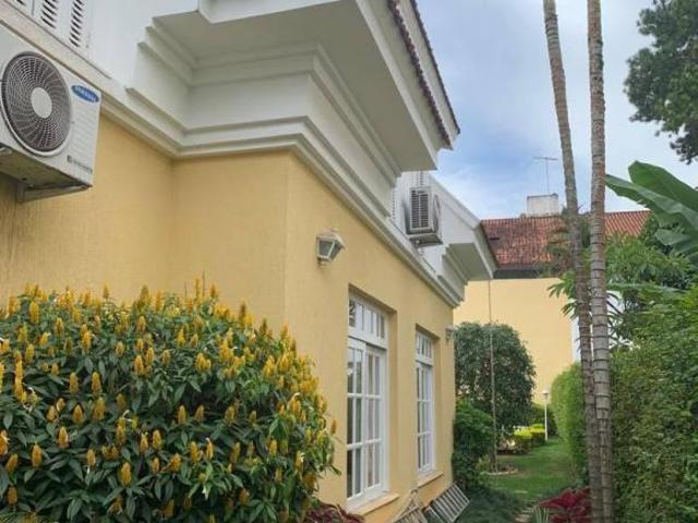 Linda Casa Estilo Americano no Alphaville 01