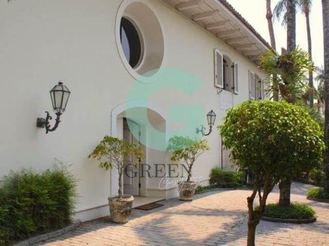 Linda Casa Estilo Colonial Reformada e Modernizada no Jardim Guedala! 680m2 construídos, 800m2 de te