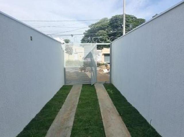 LINDA CASA GEMINADA COM 03 QUARTOS NO BAIRRO ESPIRITO SANTO EM BETIM