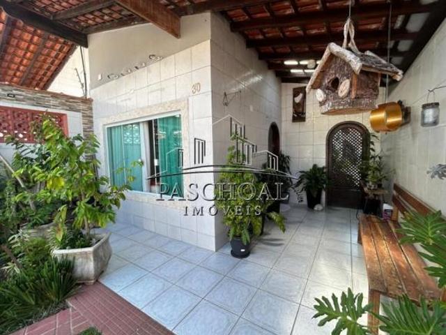 Linda Casa Geminada, com Edícula