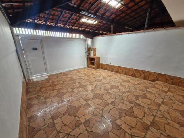 Linda casa geminada e reformada com 3 dormitórios no Caiçara!