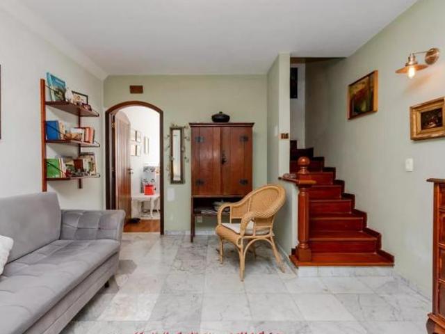 Linda casa geminada vintage em Santo Amaro
