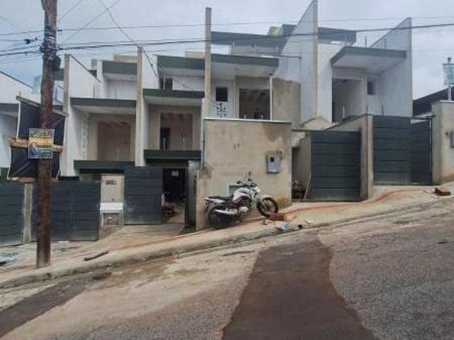 LINDA CASA GEMINADA 03 QUARTOS COM SUITE ECOM TERRAÃ?O NO BOM RETIRO EM BETIM