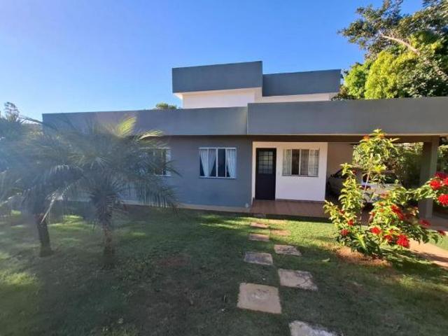 Linda Casa integrada a uma natureza exuberante!