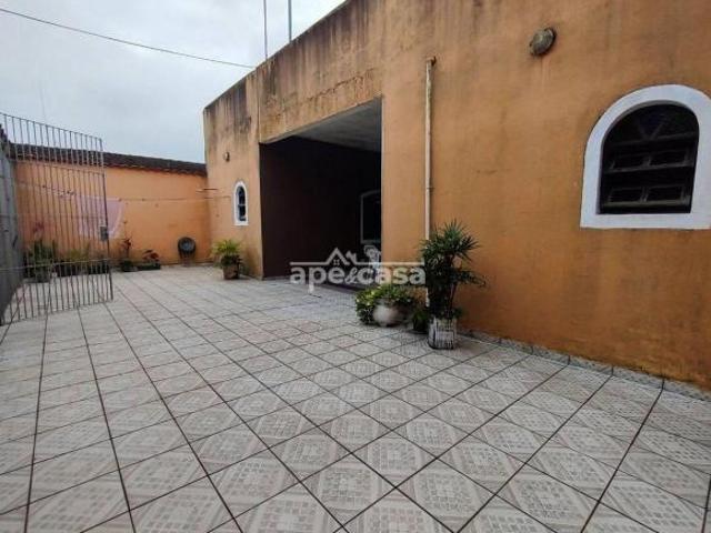 linda casa isolada
