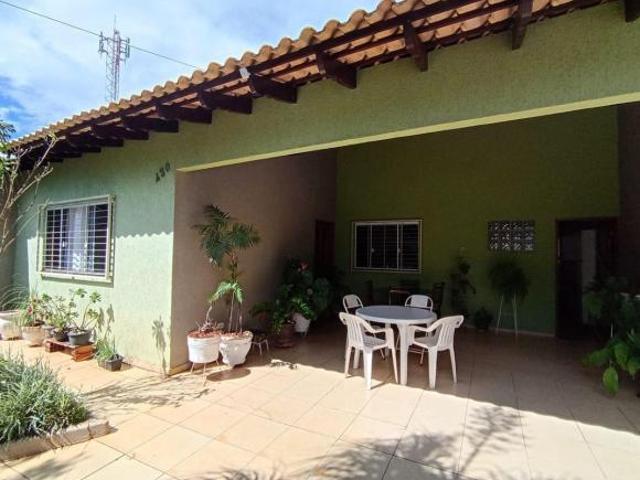 LINDA CASA JARDIM LAGO JULIANA