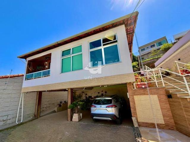 Linda casa linear com amplo quintal e espaço gourmet