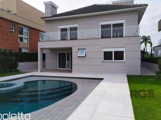 Linda Casa para Comprar com 405 metros quadrados Privativos no Condomínio Ponta