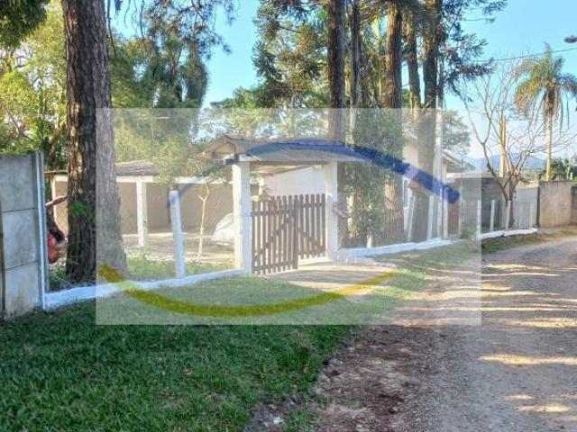 Linda casa para lazer ou moradia em Palmeiras!