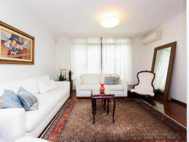 Linda Casa para venda em Santo Amaro com 4 quartos, sendo 2 suítes, 303m²