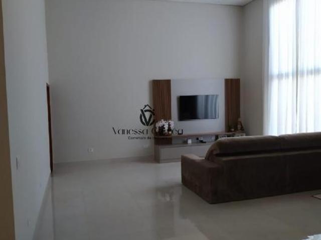Linda casa para venda no condomínio fechado Portal Ville em Boituva, interior de S/P. 3 dormitórios