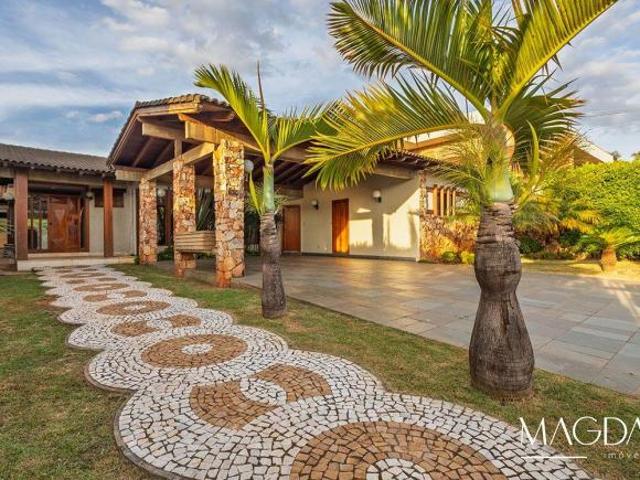 Linda casa para venda na casa na QL 10 com 05 quartos, reformada