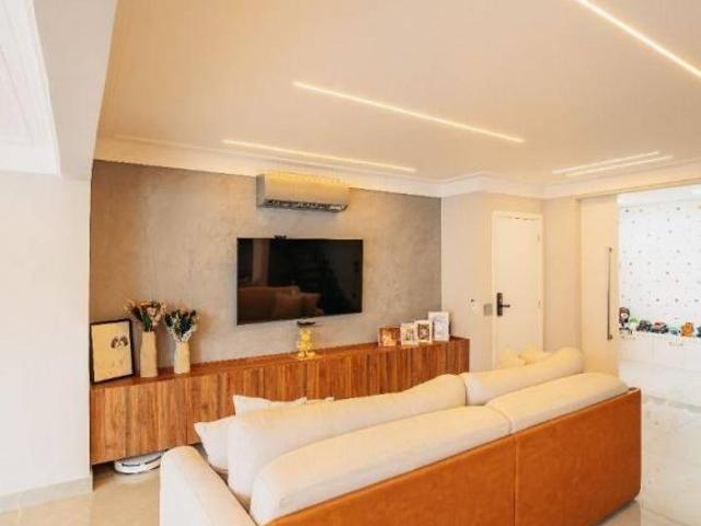 Linda casa para venda reformada