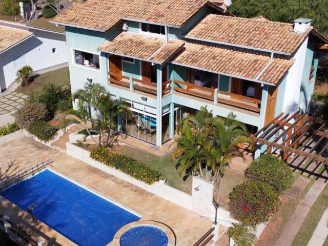 Linda Casa Pé na Água da Represa no Condomínio Riviera do Jaguari em Piracaia