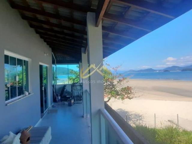 LINDA CASA PÉ NA AREIA EM PRAIA TRANQUILA