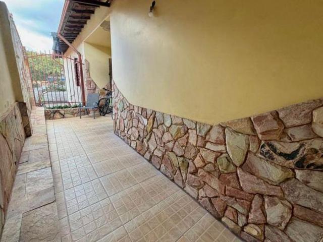Linda Casa Plana 3 Quartos, 3 Banheiros e 4 Vagas na Vila Clóris