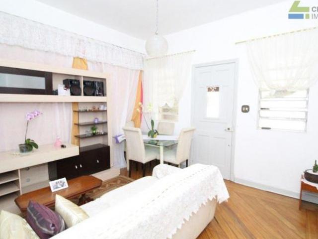 Linda casa, prox. ao metrô, ensolarada, excelente