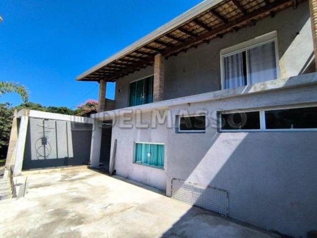 Linda casa próximo ao centro!