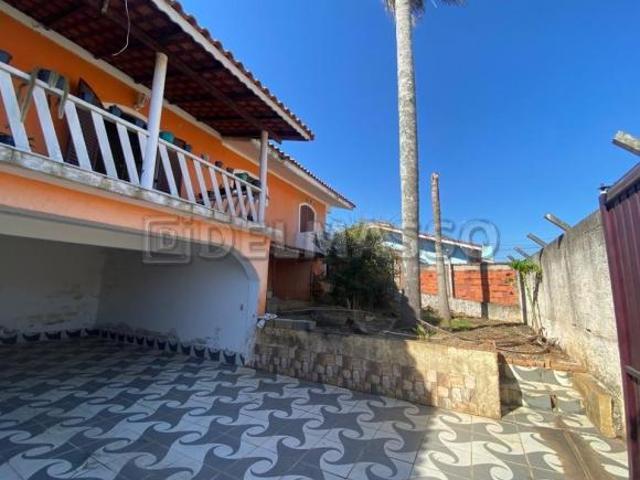 Linda casa próxima ao centro da cidade!