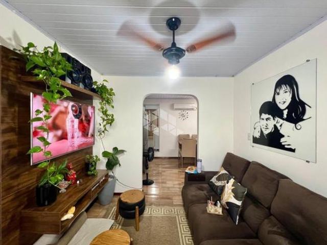 Linda Casa Reformada à Venda Bairro Tancredo Neves!