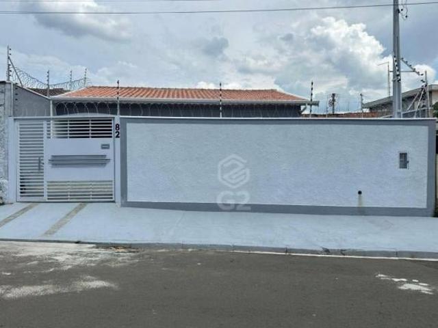 Linda casa reformada á venda Vila São Jose, 2 dormitorios, uma suite, edicula no fundo