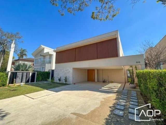 Linda casa reformada Alphaville Zero