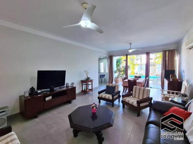 LINDA CASA REFORMADA, APENAS 300MTS DA PRAIA DA ENSEADA!