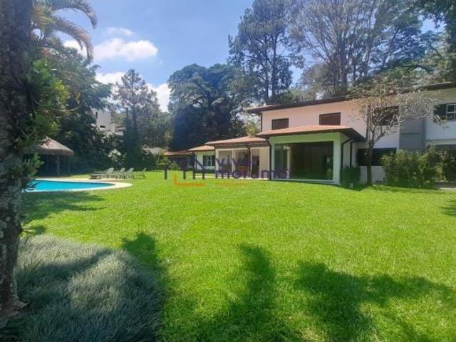 Linda Casa Reformada com 490m2