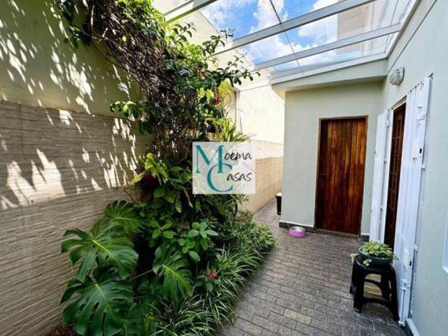 Linda Casa Reformada em Moema 4 Dormitórios com quintal e churrasqueira