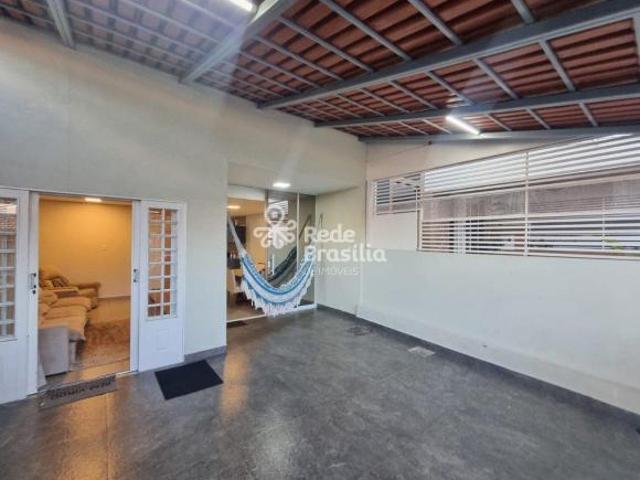Linda Casa reformada Núcleo Bandeirante 3 quartos suíte 2 vagas Ac. Financiamento