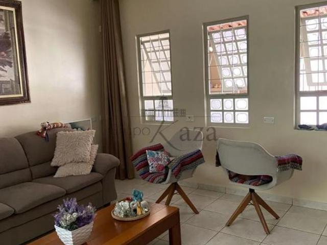 LINDA Casa Residencial Cidade Jardim Jacareí 186m² 3 Dormitórios sendo 1