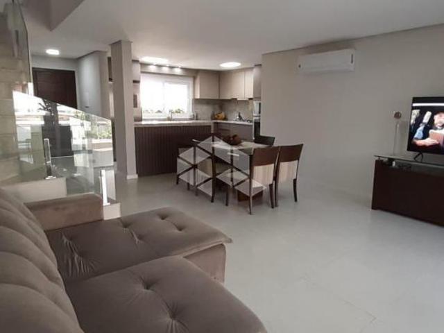 Linda Casa semi mobiliada em condomínio fechado no Bairro Vila Nova na Zona Sul de POA