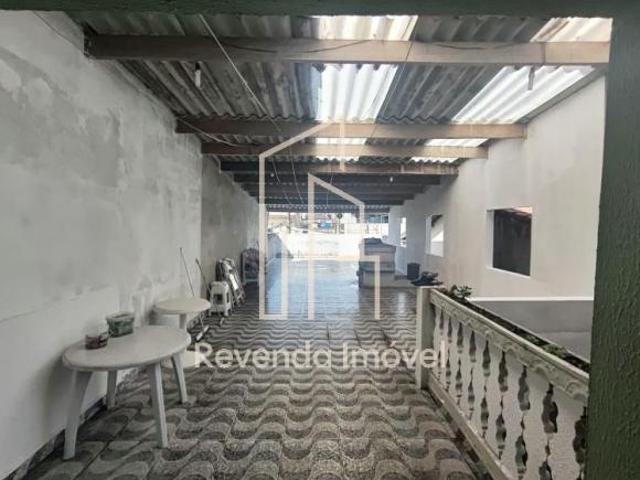 LINDA CASA SENDO 4 DORMITORIOS