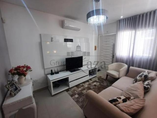 Linda Casa Sobrado Villa Branca 2 Dormitórios 160m²
