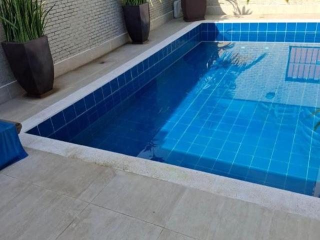 Linda casa sobreposta, finamente decorada, próxima ao Mar !
