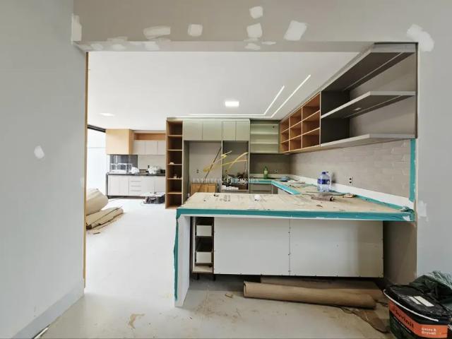 Linda Casa Térrea com 3 Suítes, sendo 1 Master com Closet, Escritório e Piscina, em Indaiatuba/SP