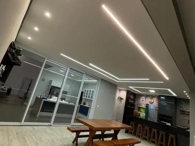 Linda casa térrea no condomínio Village Araçoiaba em Araçoiaba da Serra