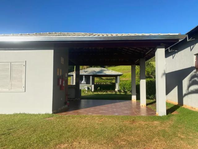Linda casa térrea no Condomínio Village Araçoiaba em Araçoiaba da Serra