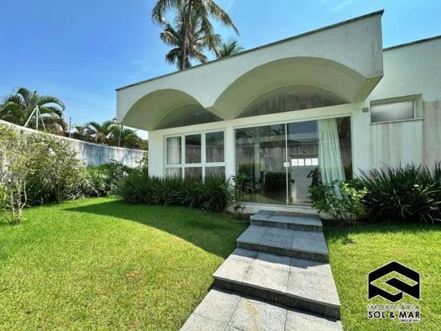 LINDA CASA TÉRREA, 04 DORMITÓRIOS COM ÁREA GOURMET E LADO PRAIA!