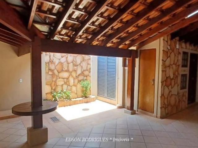 LINDA CASA TÉRREA