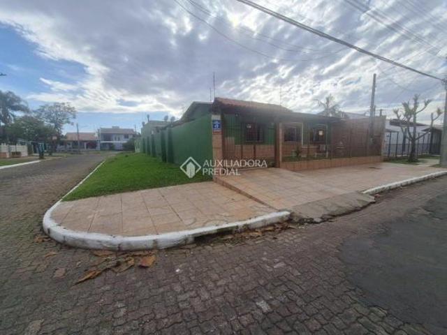 Linda Casa Térrea, 3 quartos sendo 1 suíte, piscina, placas solar, Esquina