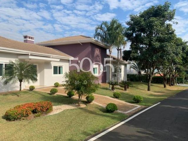 Linda casa térrea à venda no condomínio Monte Serrat em Salto com 336m2 de área construída e 1249m2